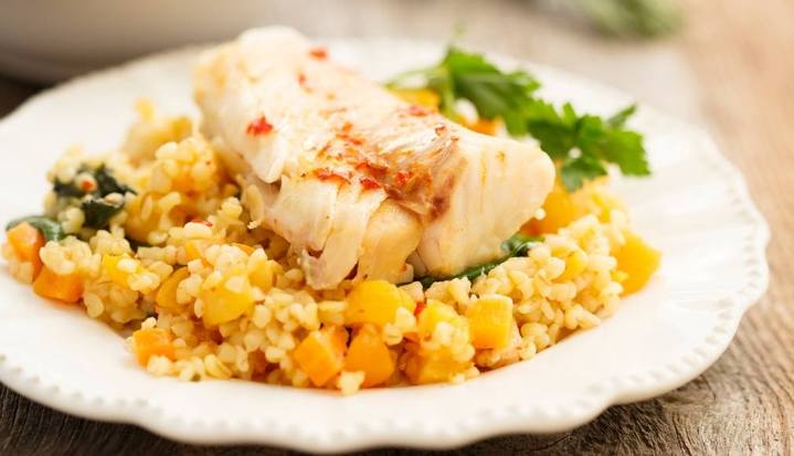 Risotto med ovnsbakt torsk, tomat og hvitløk – Havsmat